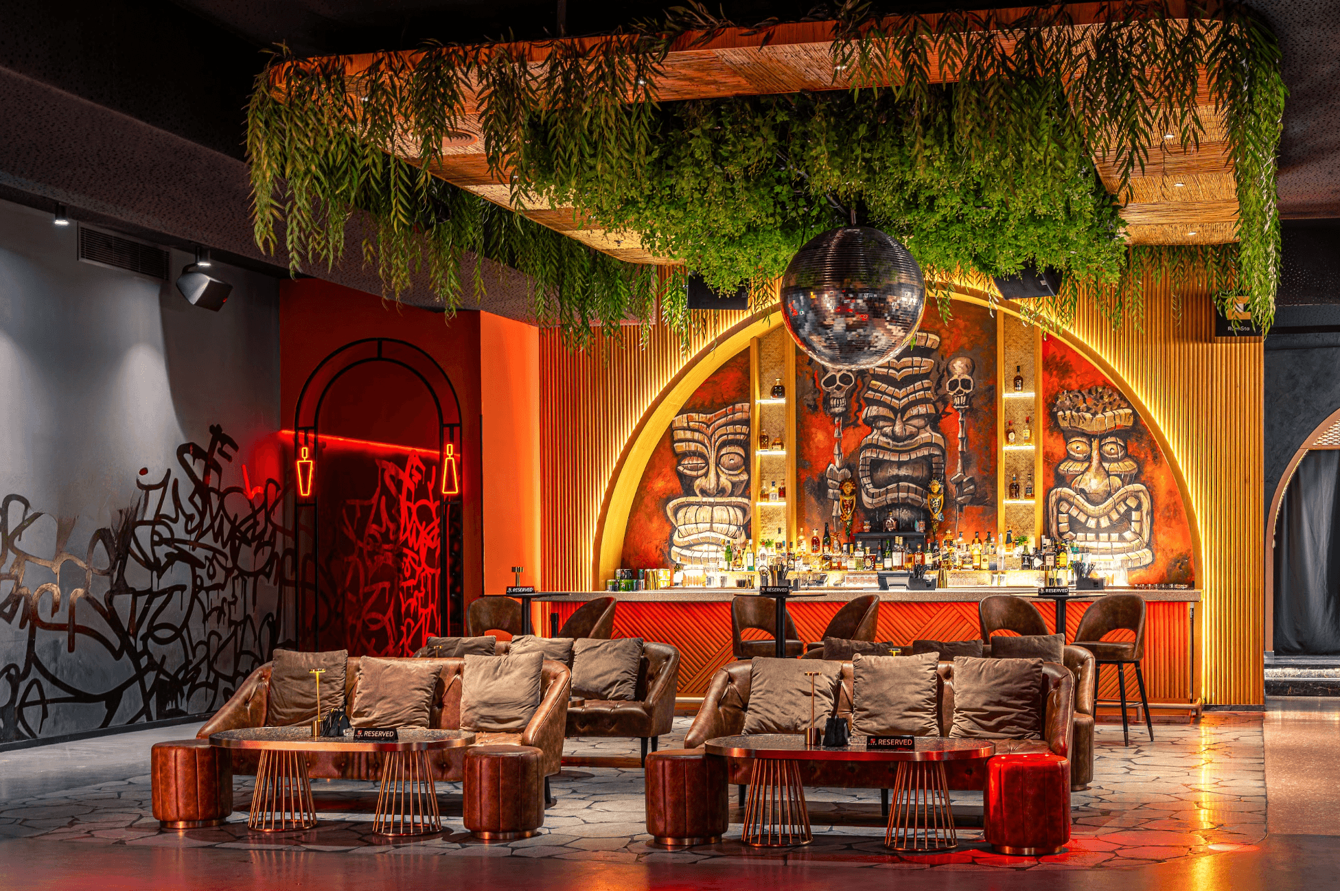 Lounge. PAPA Bar Restaurant - Dubai