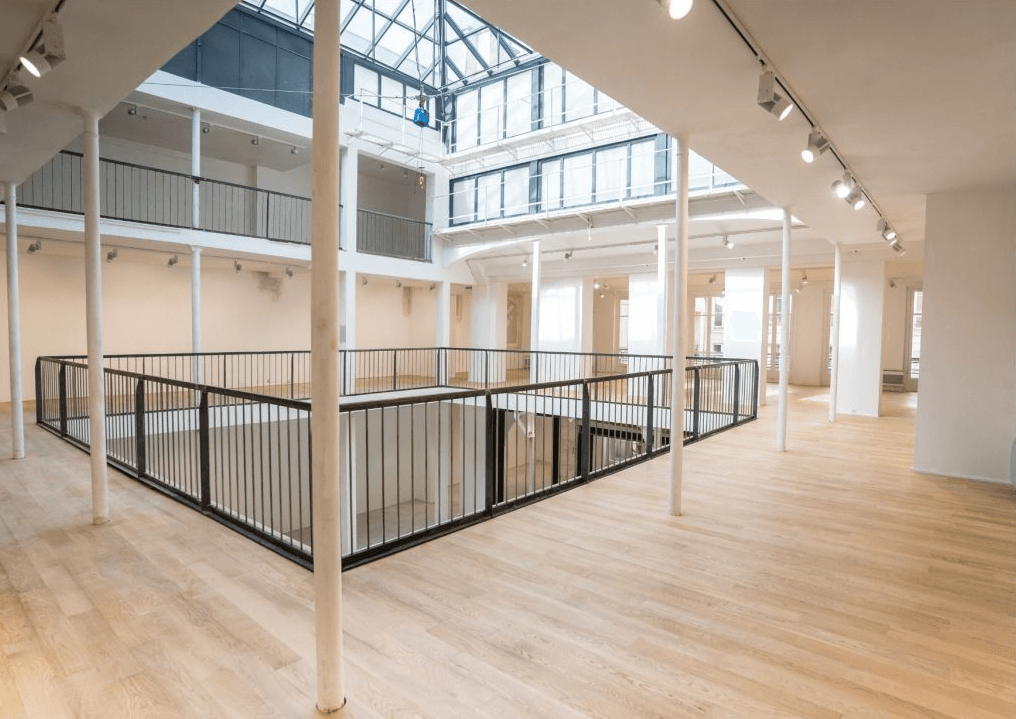 Bright Industrial Atrium With a Glass Roof for Dynamic Large-Scale ...